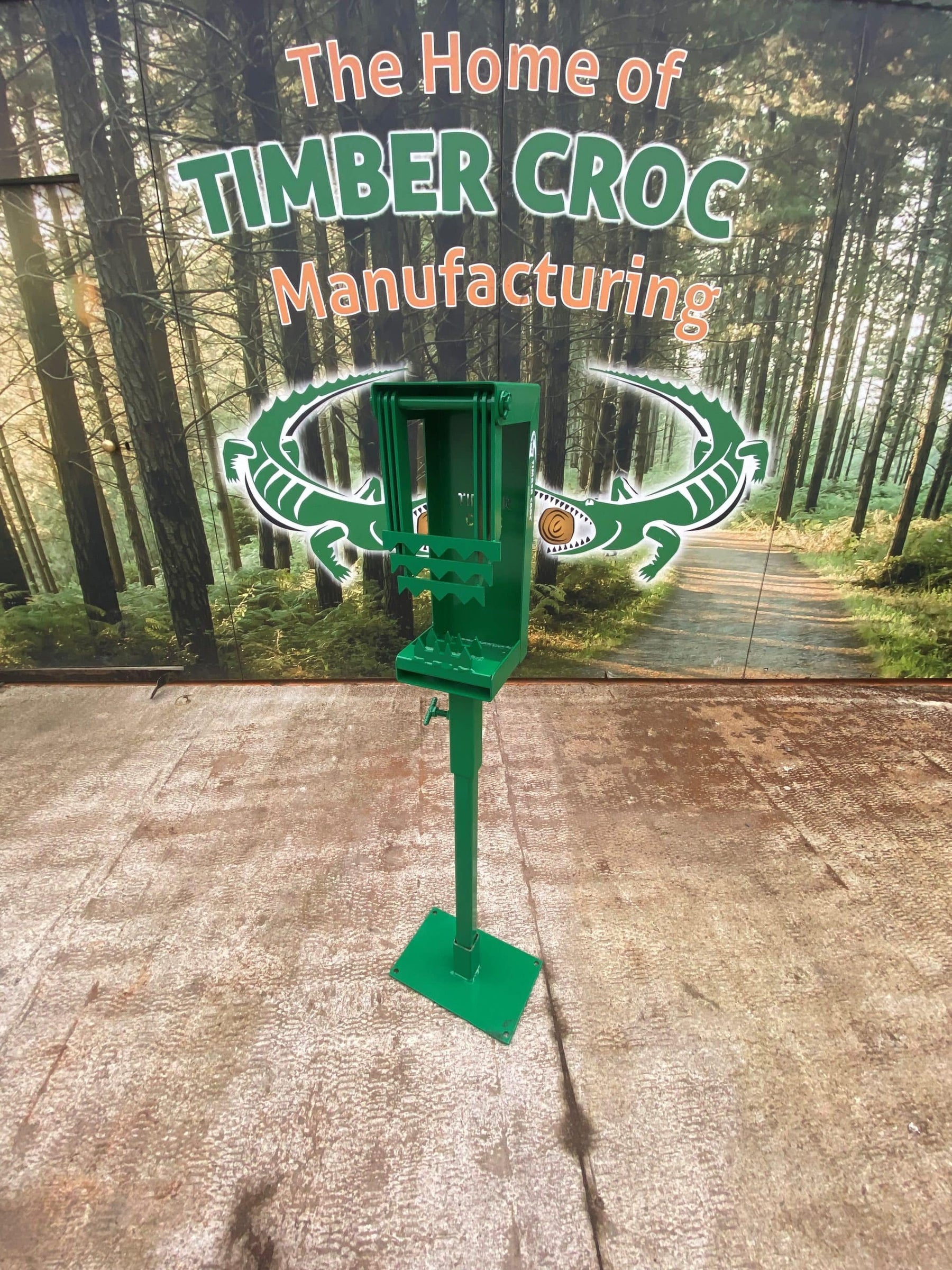 Timber Croc Pallet Holder for Cutting Pallets – Timber Croc Ireland